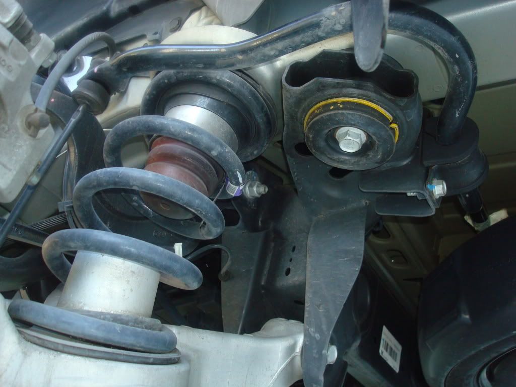 What the difference between these two OEM Struts? | EnclaveForum.net ...